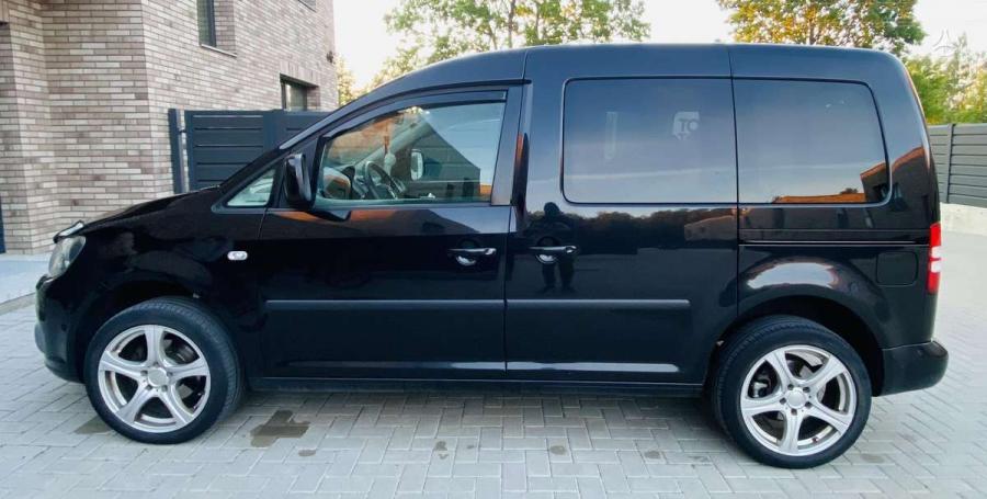 Black Volkswagen Caddy 2011 in Vilnius, with an engine capacity of 1.60 L and mileage of 341 thousand km for 6000 €, photo 9 on AUTOMOTO.COM.LV