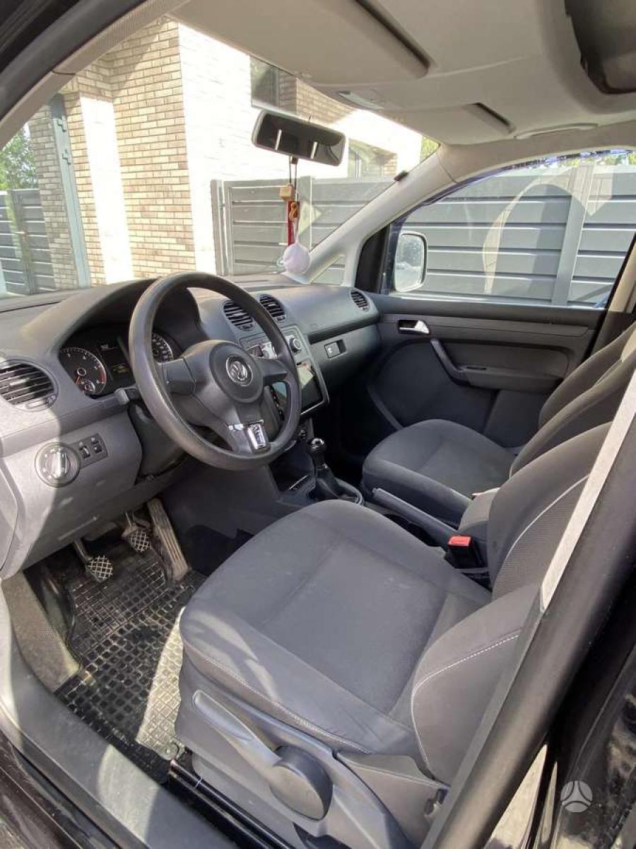 Black Volkswagen Caddy 2011 in Vilnius, with an engine capacity of 1.60 L and mileage of 341 thousand km for 6000 €, photo 11 on AUTOMOTO.COM.LV