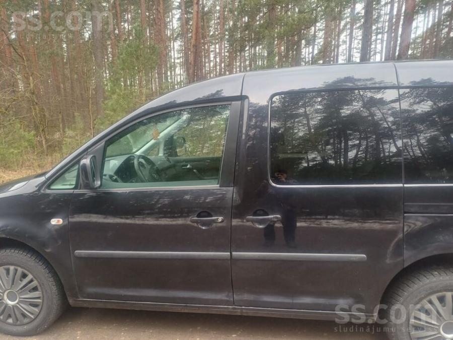 Черный Фольксваген Кадди 2011 в Рига, объемом двигателя 1.60 л и пробегом 244 тыс. км за 5100 €, фото 5 на AUTOMOTO.COM.LV