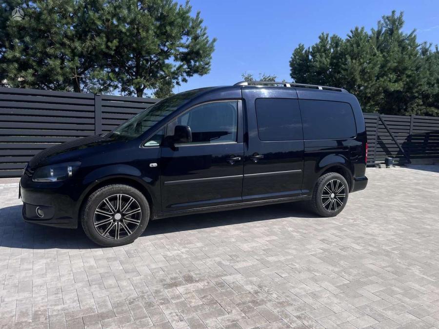 Melns Volkswagen Caddy 2011 Viļņa, ar dzinēja tilpumu 1.60 L un nobraukumu 388 tūkst. km par 7000 €, foto 4 vietnē AUTOMOTO.COM.LV