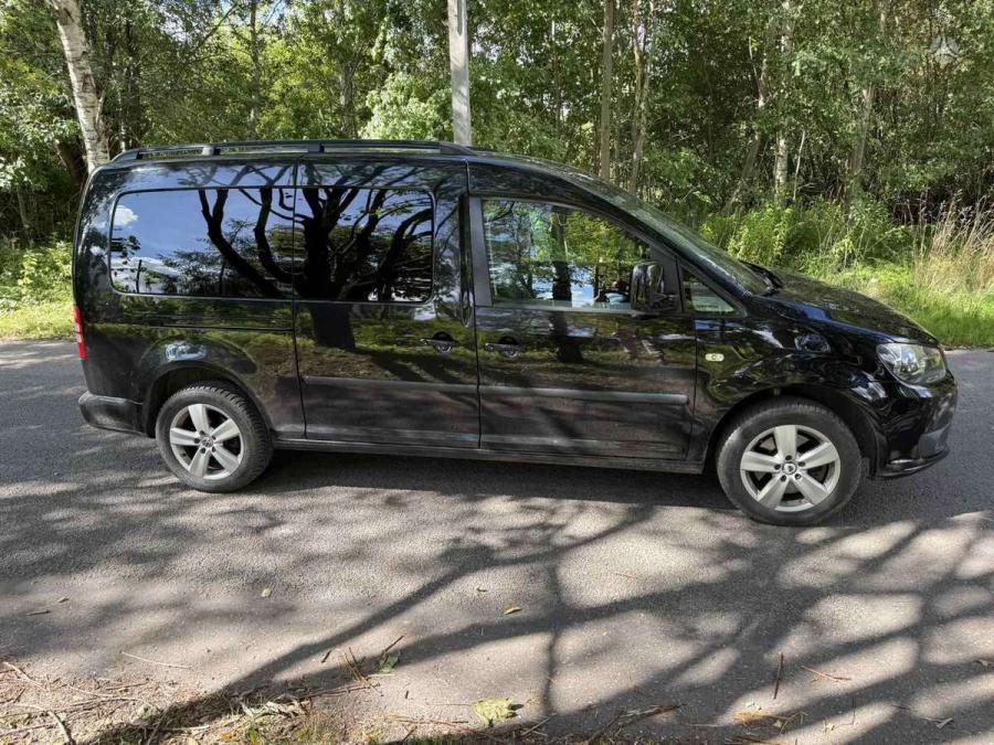 Black Volkswagen Caddy 2011 in Vilnius, with an engine capacity of 1.60 L and mileage of 327 thousand km for 5900 €, photo 4 on AUTOMOTO.COM.LV
