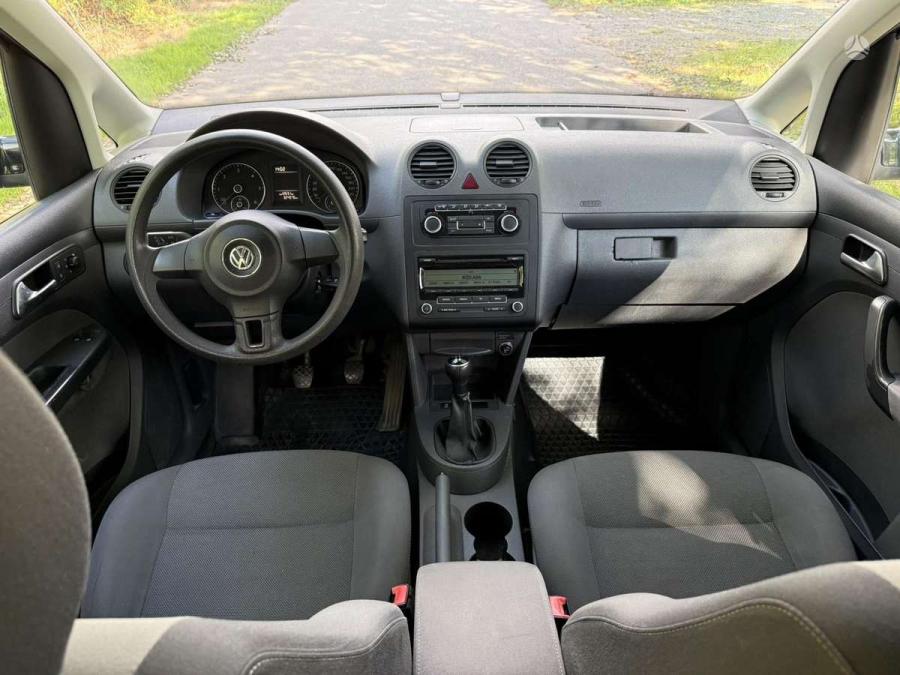 Black Volkswagen Caddy 2011 in Vilnius, with an engine capacity of 1.60 L and mileage of 327 thousand km for 5900 €, photo 9 on AUTOMOTO.COM.LV