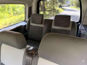Black Volkswagen Caddy 2011 in Vilnius, with an engine capacity of 1.60 L and mileage of 327 thousand km for 5900 €, photo 10 on AUTOMOTO.COM.LV