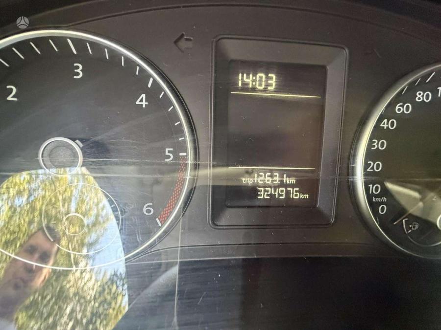 Black Volkswagen Caddy 2011 in Vilnius, with an engine capacity of 1.60 L and mileage of 327 thousand km for 5900 €, photo 12 on AUTOMOTO.COM.LV