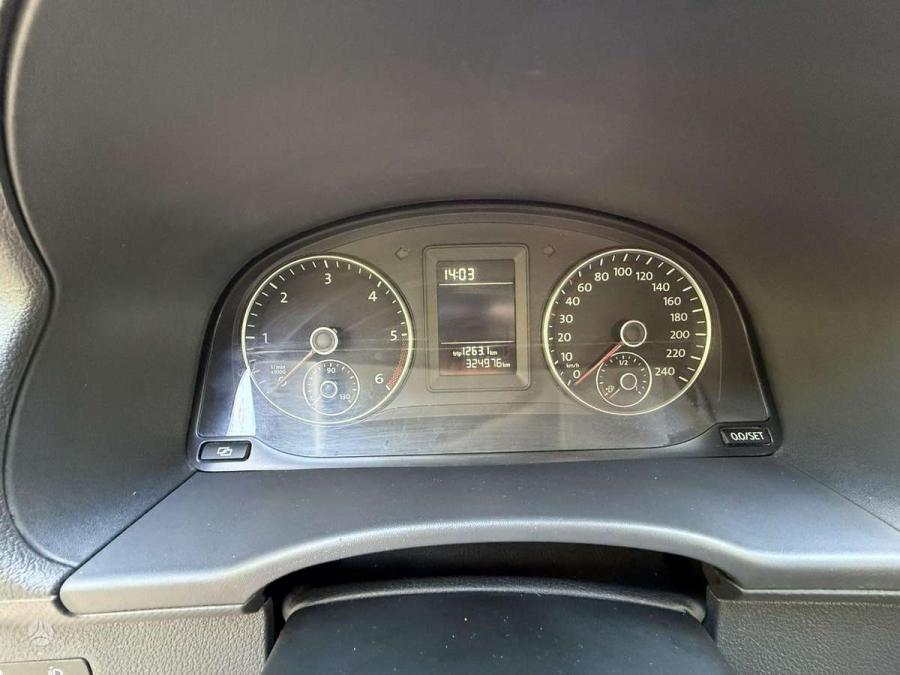 Black Volkswagen Caddy 2011 in Vilnius, with an engine capacity of 1.60 L and mileage of 327 thousand km for 5900 €, photo 13 on AUTOMOTO.COM.LV