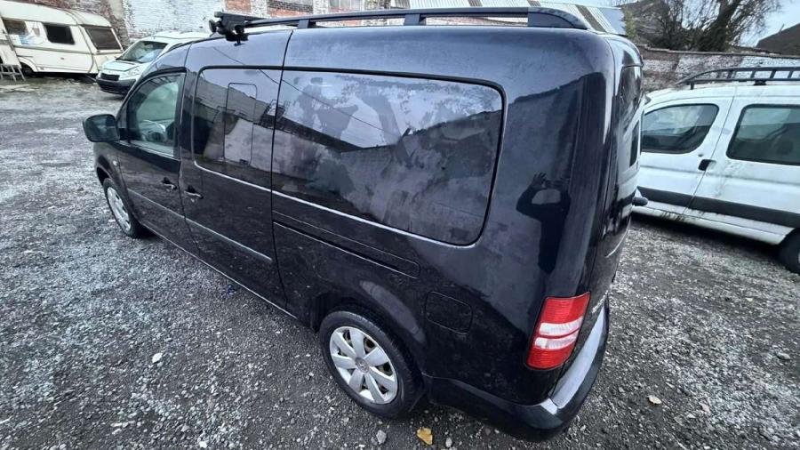 Black Volkswagen Caddy 2012 in Utena, with an engine capacity of 1.60 L and mileage of 200 thousand km for 4400 €, photo 1 on AUTOMOTO.COM.LV