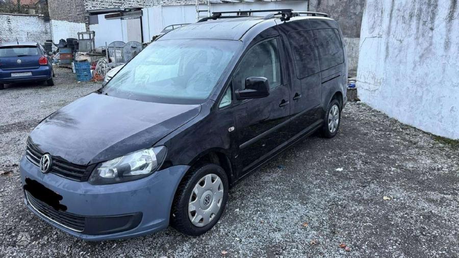Black Volkswagen Caddy 2012 in Utena, with an engine capacity of 1.60 L and mileage of 200 thousand km for 4400 €, photo 3 on AUTOMOTO.COM.LV