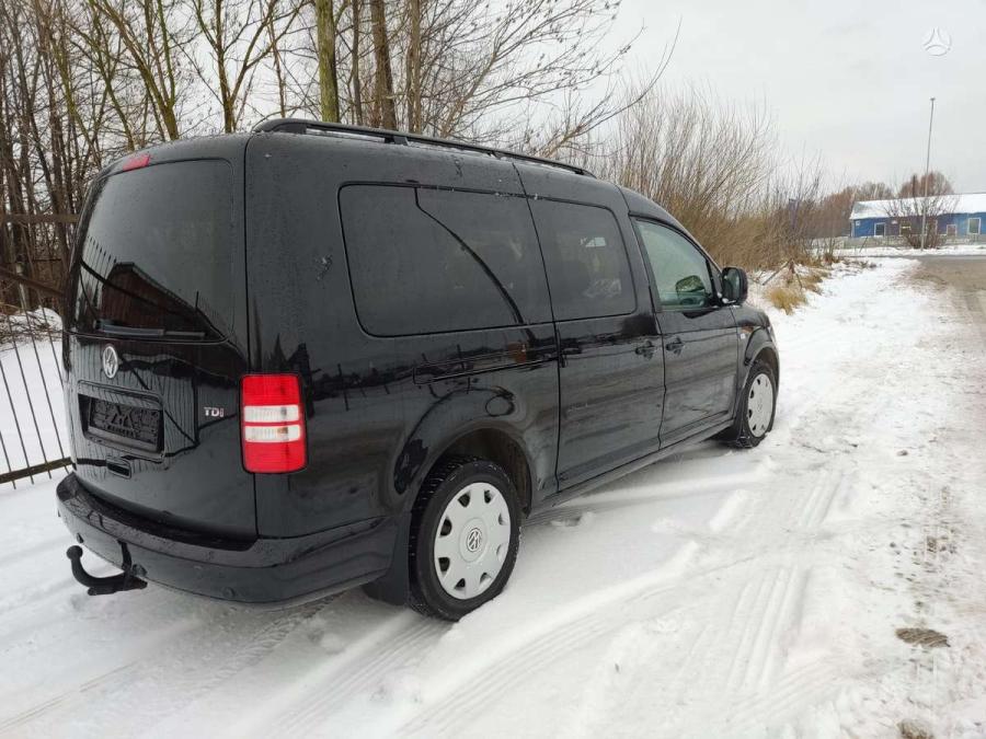 Black Volkswagen Caddy 2012 in Ukmerge, with an engine capacity of 1.60 L and mileage of 250 thousand km for 6700 €, photo 4 on AUTOMOTO.COM.LV