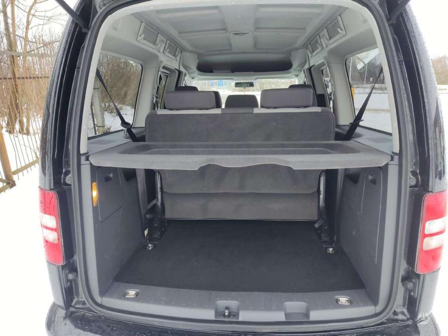 Black Volkswagen Caddy 2012 in Ukmerge, with an engine capacity of 1.60 L and mileage of 250 thousand km for 6700 €, photo 7 on AUTOMOTO.COM.LV
