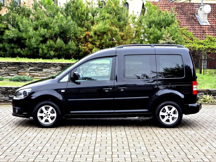 Black Volkswagen Caddy 2012 in Vilnius, with an engine capacity of 1.60 L and mileage of 248 thousand km for 6650 €, photo 5 on AUTOMOTO.COM.LV