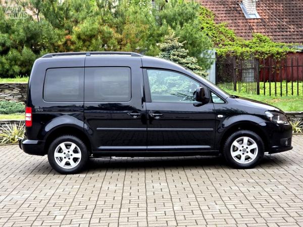 Black Volkswagen Caddy 2012 in Vilnius, with an engine capacity of 1.60 L and mileage of 248 thousand km for 6650 €, photo 10 on AUTOMOTO.COM.LV