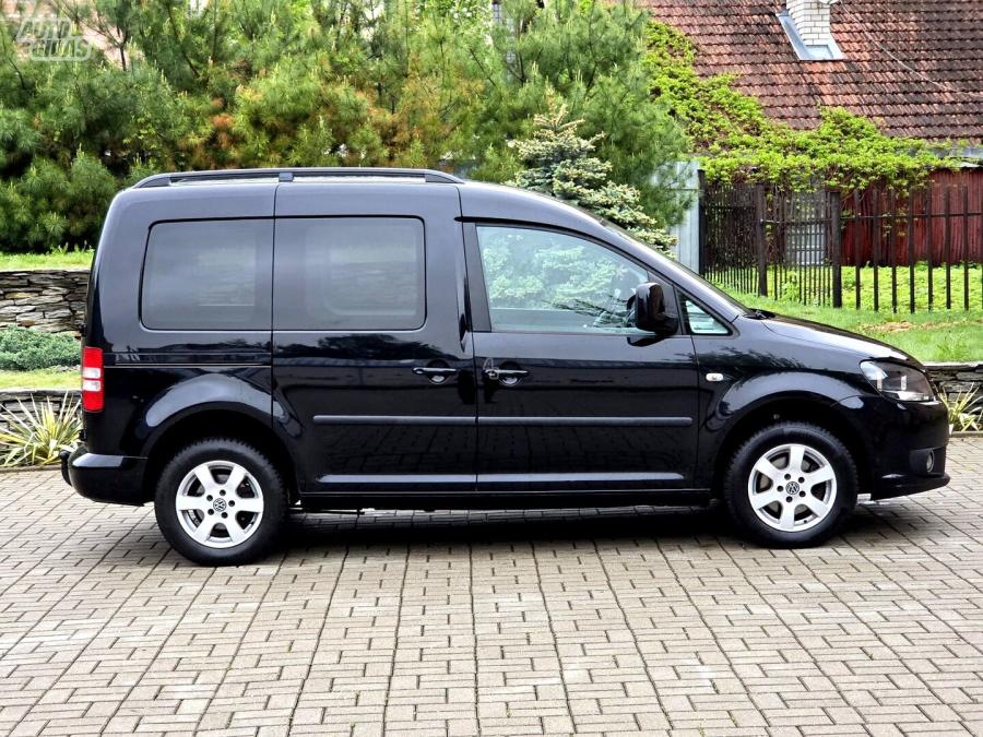 Black Volkswagen Caddy 2012 in Vilnius, with an engine capacity of 1.60 L and mileage of 248 thousand km for 6650 €, photo 11 on AUTOMOTO.COM.LV