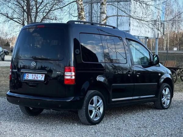 Black Volkswagen Caddy 2012 in Jelgava, with an engine capacity of 1.60 L and mileage of 280 thousand km for 6990 €, photo 6 on AUTOMOTO.COM.LV