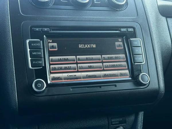 Black Volkswagen Caddy 2012 in Jelgava, with an engine capacity of 1.60 L and mileage of 280 thousand km for 6990 €, photo 10 on AUTOMOTO.COM.LV