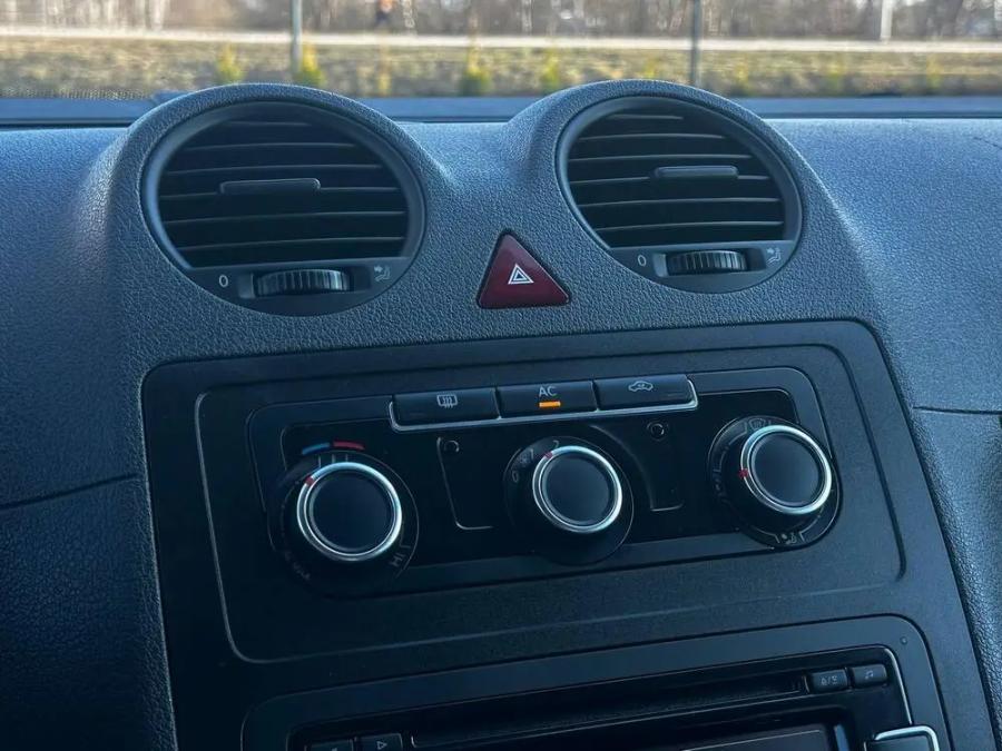 Melns Volkswagen Caddy 2012 Jelgava, ar dzinēja tilpumu 1.60 L un nobraukumu 280 tūkst. km par 6990 €, foto 12 vietnē AUTOMOTO.COM.LV