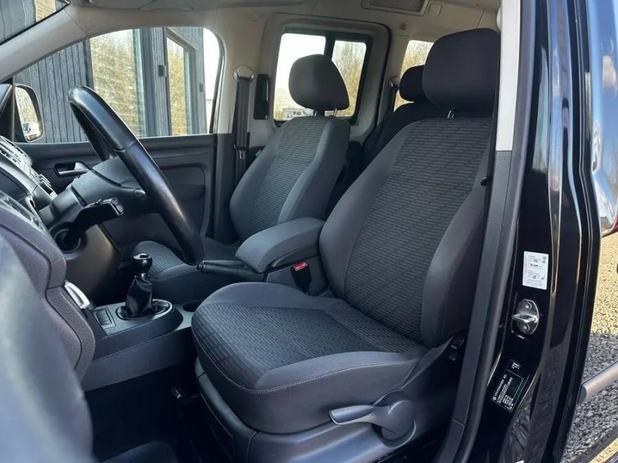 Melns Volkswagen Caddy 2012 Jelgava, ar dzinēja tilpumu 1.60 L un nobraukumu 280 tūkst. km par 6990 €, foto 27 vietnē AUTOMOTO.COM.LV