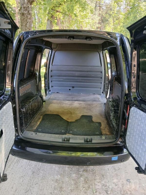 Black Volkswagen Caddy 2012 in Valmiera, with an engine capacity of 2.00 L and mileage of 329 thousand km for 6890 €, photo 5 on AUTOMOTO.COM.LV
