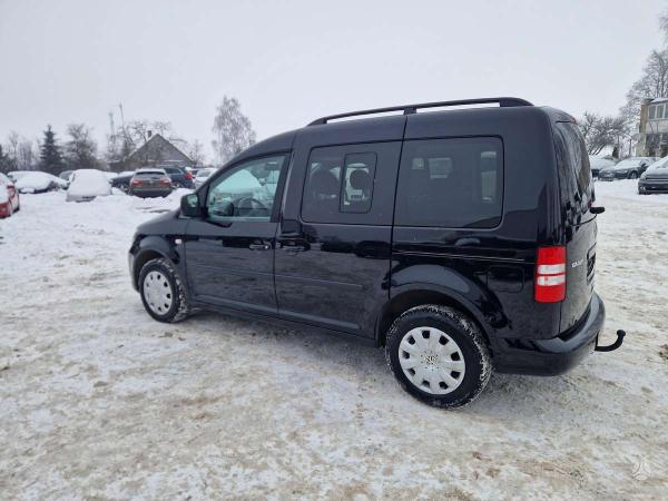 Black Volkswagen Caddy 2013 in Ukmerge, with an engine capacity of 1.60 L and mileage of 235 thousand km for 5150 €, photo 7 on AUTOMOTO.COM.LV