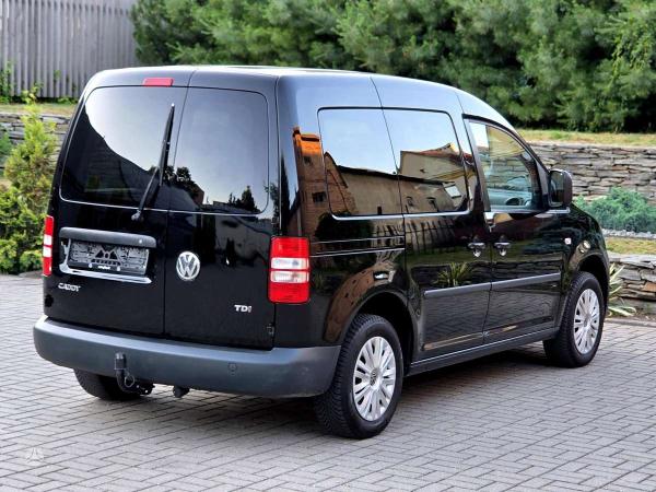 Black Volkswagen Caddy 2013 in Kedainiai, with an engine capacity of 1.60 L and mileage of 264 thousand km for 6500 €, photo 10 on AUTOMOTO.COM.LV