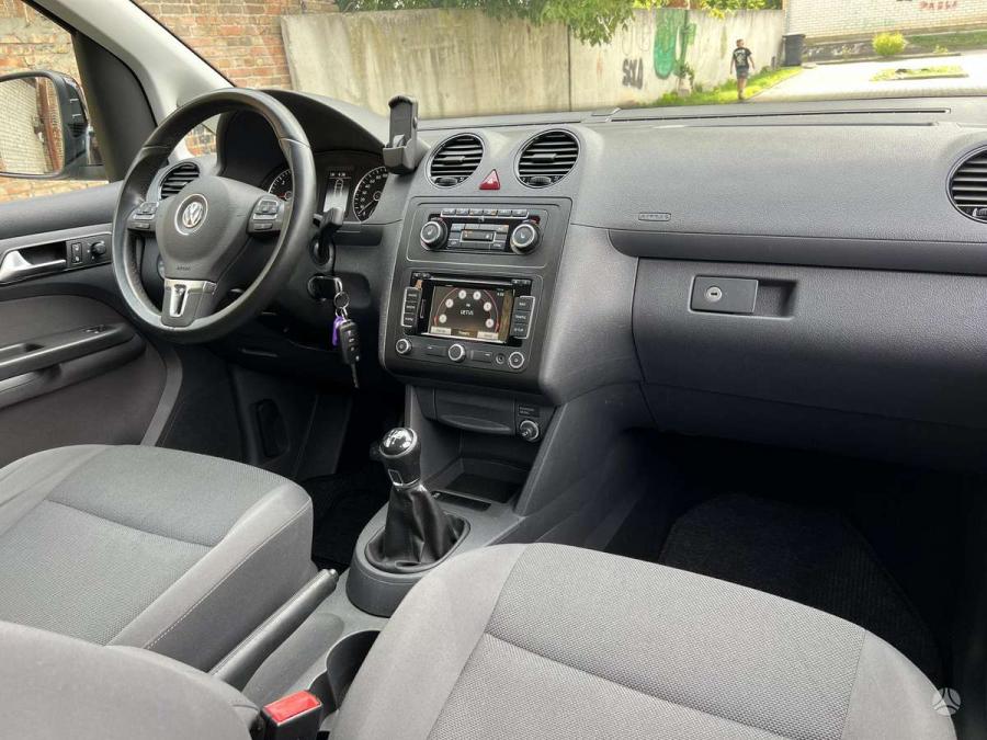 Melns Volkswagen Caddy 2013 Kėdainiai, ar dzinēja tilpumu 1.60 L un nobraukumu 190 tūkst. km par 7300 €, foto 41 vietnē AUTOMOTO.COM.LV