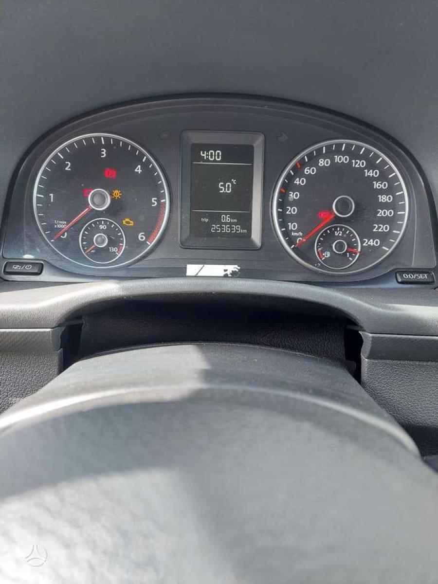 Black Volkswagen Caddy 2013 in Marijampole, with an engine capacity of 1.60 L and mileage of 254 thousand km for 5100 €, photo 9 on AUTOMOTO.COM.LV