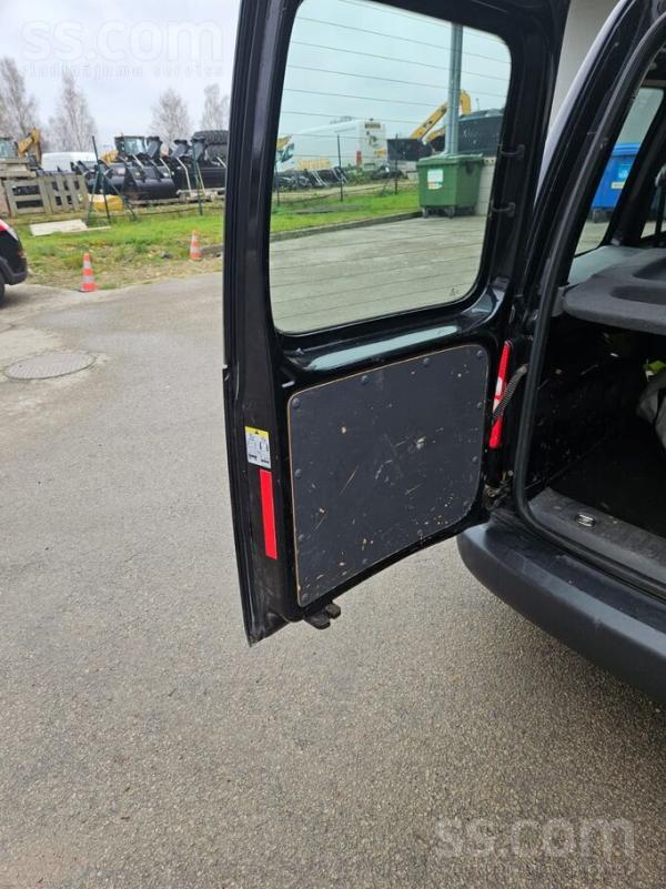 Melns Volkswagen Caddy 2014 Rīga, ar dzinēja tilpumu 1.60 L un nobraukumu 265 tūkst. km par 3500 €, foto 8 vietnē AUTOMOTO.COM.LV