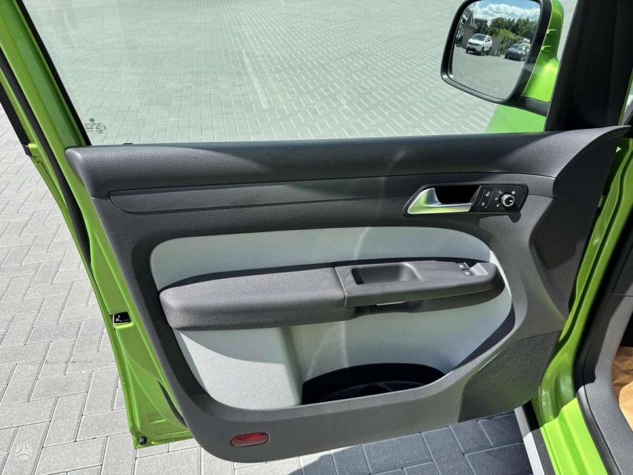 Melns Volkswagen Caddy 2014 Telšiai, ar dzinēja tilpumu 1.97 L un nobraukumu 242 tūkst. km par 8499 €, foto 18 vietnē AUTOMOTO.COM.LV