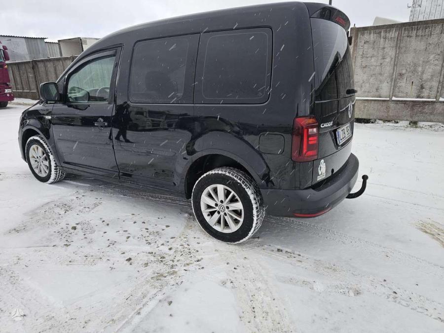 Melns Volkswagen Caddy 2015 Šauļi, ar dzinēja tilpumu 1.97 L un nobraukumu 360 tūkst. km par 10500 €, foto 7 vietnē AUTOMOTO.COM.LV
