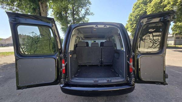Black Volkswagen Caddy 2015 in Vilnius, with an engine capacity of 1.60 L and mileage of 211 thousand km for 8500 €, photo 5 on AUTOMOTO.COM.LV