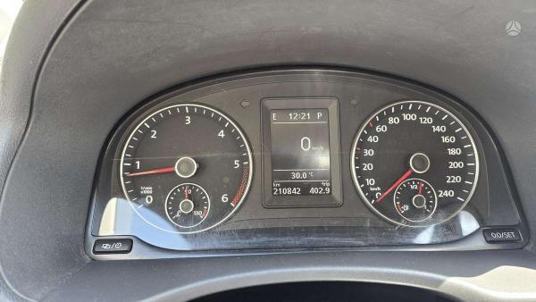 Black Volkswagen Caddy 2015 in Vilnius, with an engine capacity of 1.60 L and mileage of 211 thousand km for 8500 €, photo 6 on AUTOMOTO.COM.LV