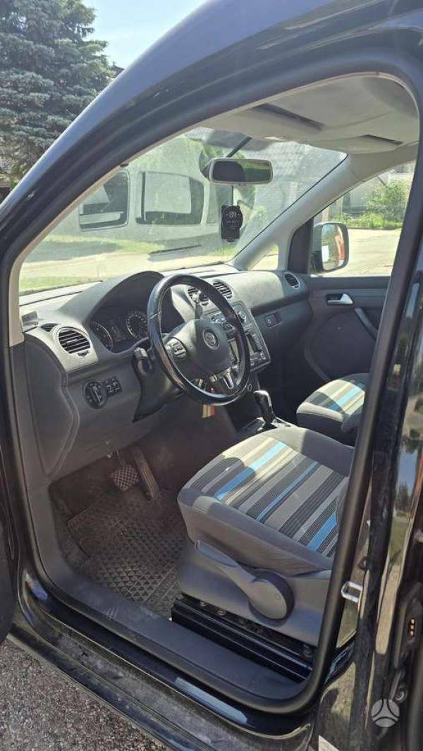 Black Volkswagen Caddy 2015 in Vilnius, with an engine capacity of 1.60 L and mileage of 211 thousand km for 8500 €, photo 7 on AUTOMOTO.COM.LV