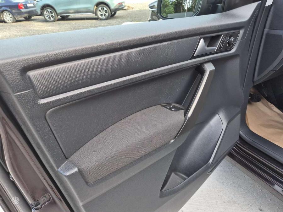 Black Volkswagen Caddy 2015 in Utena, with an engine capacity of 1.20 L and mileage of 166 thousand km for 6990 €, photo 12 on AUTOMOTO.COM.LV
