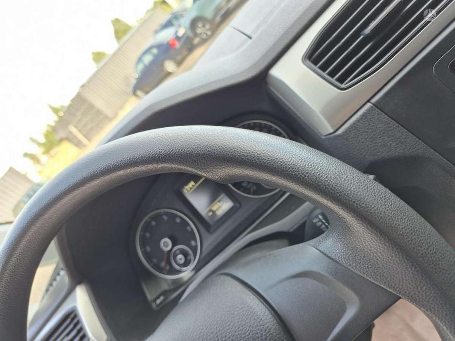 Black Volkswagen Caddy 2015 in Utena, with an engine capacity of 1.20 L and mileage of 166 thousand km for 6990 €, photo 20 on AUTOMOTO.COM.LV