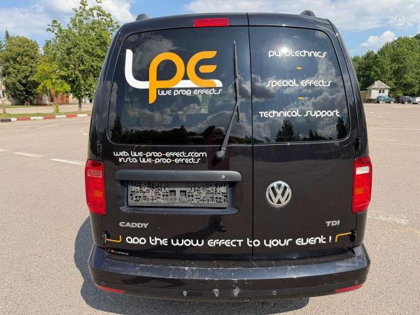 Black Volkswagen Caddy 2016 in Raseiniai, with an engine capacity of 2.00 L and mileage of 321 thousand km for 8300 €, photo 4 on AUTOMOTO.COM.LV