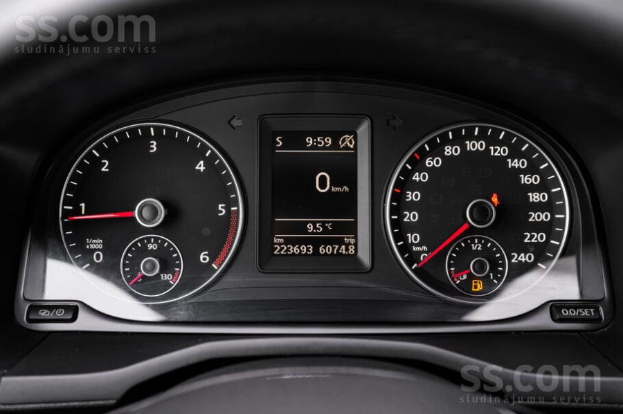 Black Volkswagen Caddy 2016 in Ogre, with an engine capacity of 2.00 L and mileage of 223 thousand km for 12500 €, photo 12 on AUTOMOTO.COM.LV