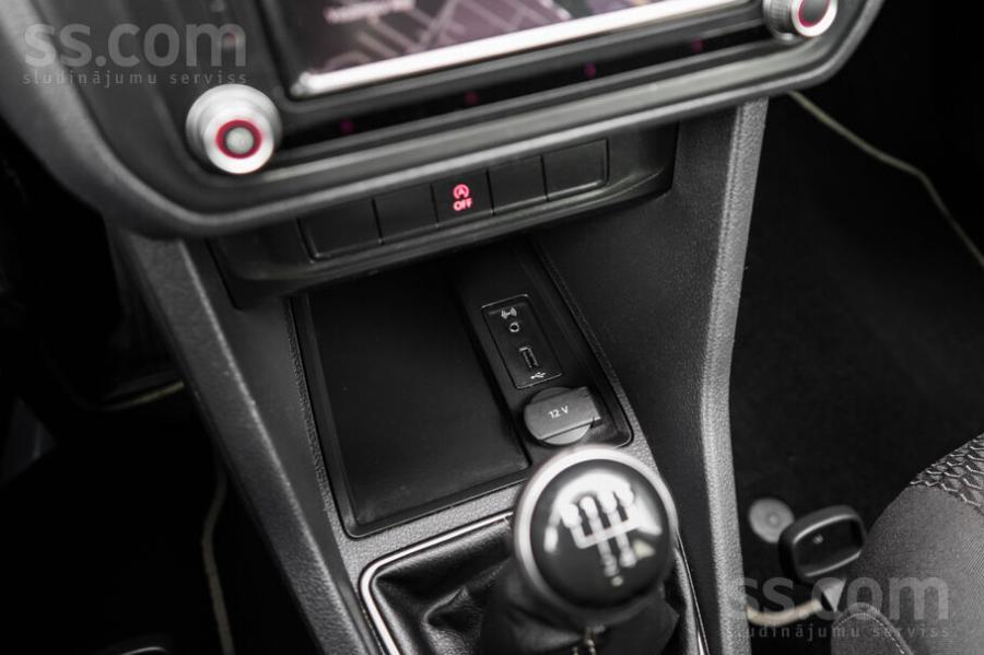 Black Volkswagen Caddy 2016 in Ogre, with an engine capacity of 2.00 L and mileage of 223 thousand km for 12500 €, photo 16 on AUTOMOTO.COM.LV