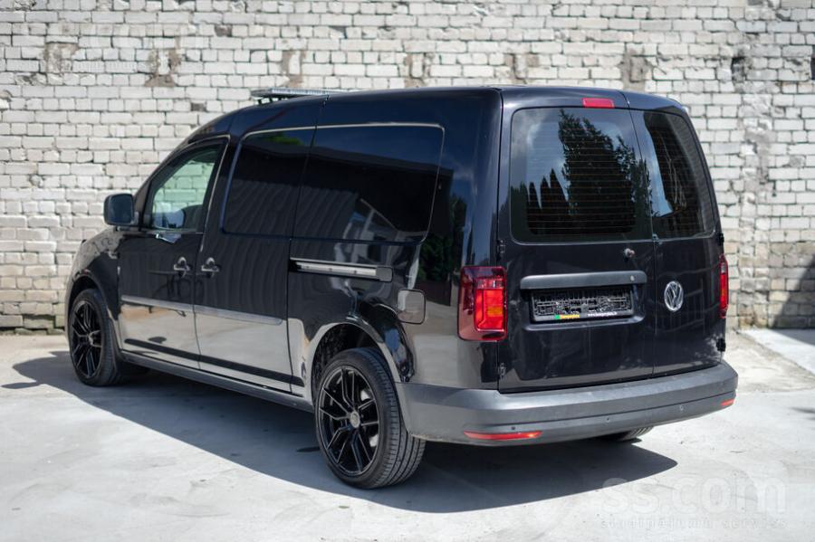 Black Volkswagen Caddy 2017 in Liepaja, with an engine capacity of 2.00 L and mileage of 341 thousand km for 9300 €, photo 3 on AUTOMOTO.COM.LV