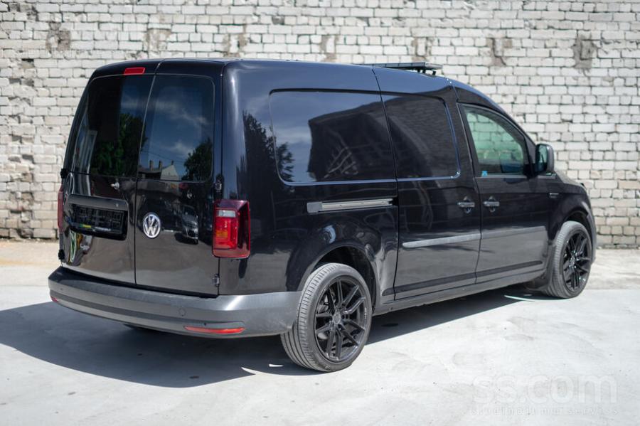 Black Volkswagen Caddy 2017 in Liepaja, with an engine capacity of 2.00 L and mileage of 341 thousand km for 9300 €, photo 5 on AUTOMOTO.COM.LV