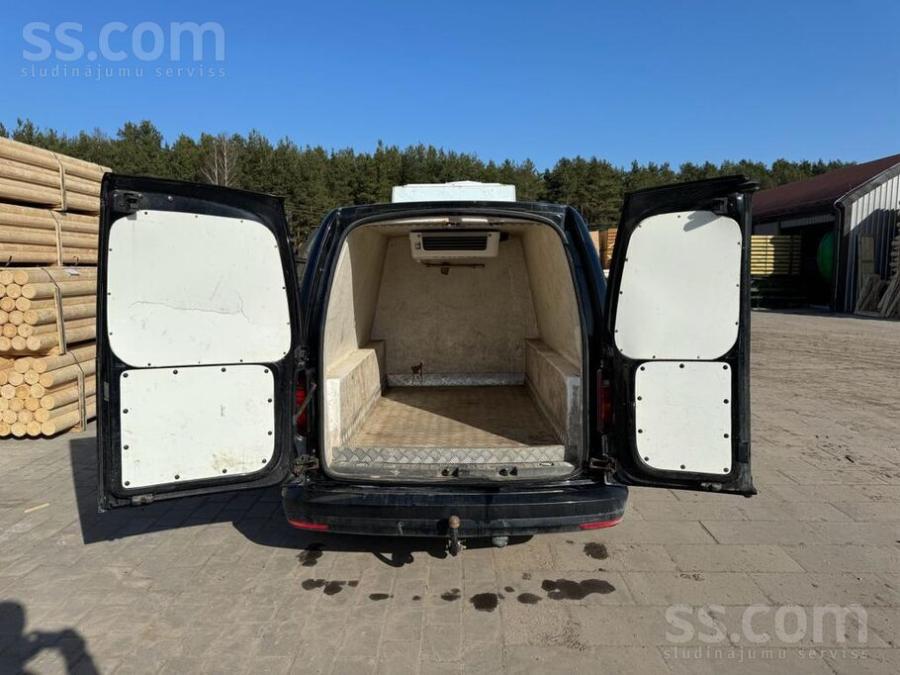 Black Volkswagen Caddy 2018 in Riga, with an engine capacity of 2.00 L and mileage of 163 thousand km for 10800 €, photo 10 on AUTOMOTO.COM.LV