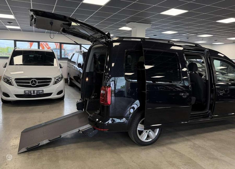 Melns Volkswagen Caddy 2019 Klaipėda, ar dzinēja tilpumu 1.97 L un nobraukumu 292 tūkst. km par 13999 €, foto 4 vietnē AUTOMOTO.COM.LV