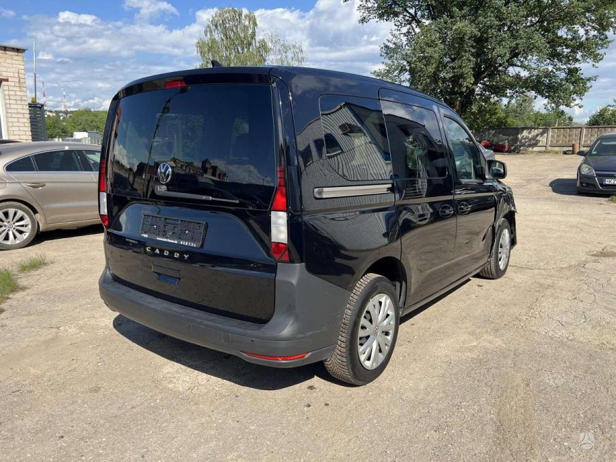 Melns Volkswagen Caddy 2021 Kauņa, ar dzinēja tilpumu 1.97 L un nobraukumu 100 tūkst. km par 9900 €, foto 4 vietnē AUTOMOTO.COM.LV
