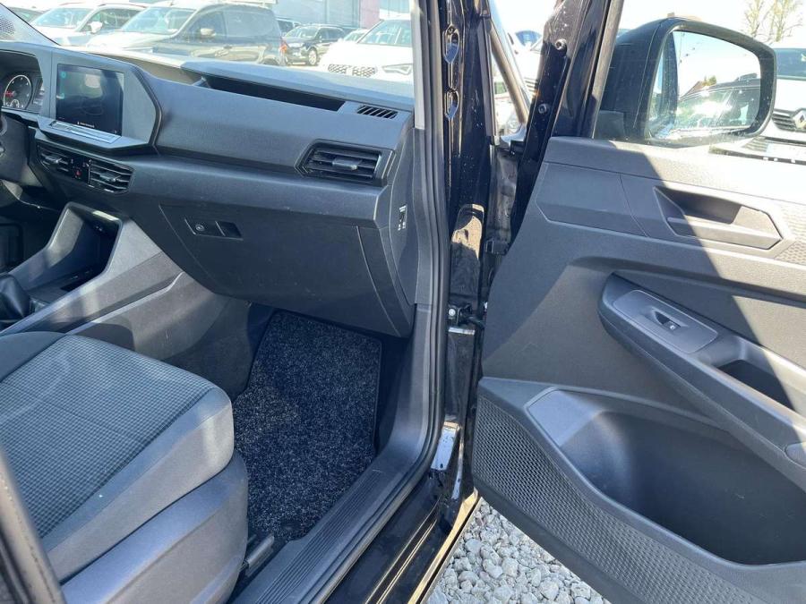 Black Volkswagen Caddy 2021 in Taurage, with an engine capacity of 1.97 L and mileage of 311 thousand km for 11900 €, photo 8 on AUTOMOTO.COM.LV