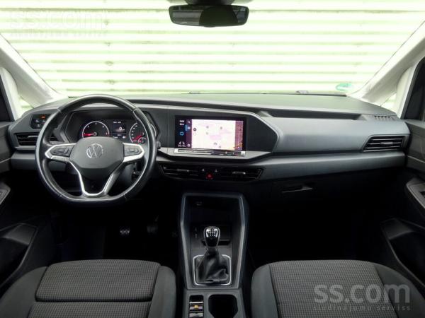 Black Volkswagen Caddy 2022 in Riga, with an engine capacity of 2.00 L and mileage of 129 thousand km for 18900 €, photo 5 on AUTOMOTO.COM.LV