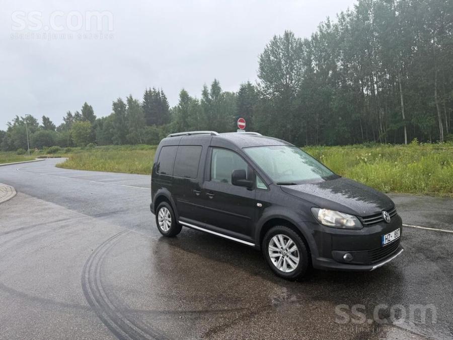 Black Volkswagen Caddy 2013 in Rezekne, with an engine capacity of 1.60 L and mileage of 320 thousand km for 8500 €, photo 3 on AUTOMOTO.COM.LV