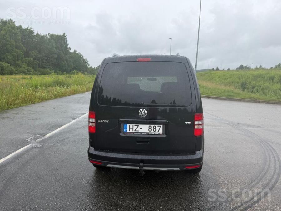 Black Volkswagen Caddy 2013 in Rezekne, with an engine capacity of 1.60 L and mileage of 320 thousand km for 8500 €, photo 7 on AUTOMOTO.COM.LV