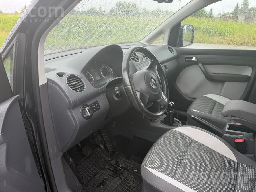 Black Volkswagen Caddy 2013 in Rezekne, with an engine capacity of 1.60 L and mileage of 320 thousand km for 8500 €, photo 8 on AUTOMOTO.COM.LV