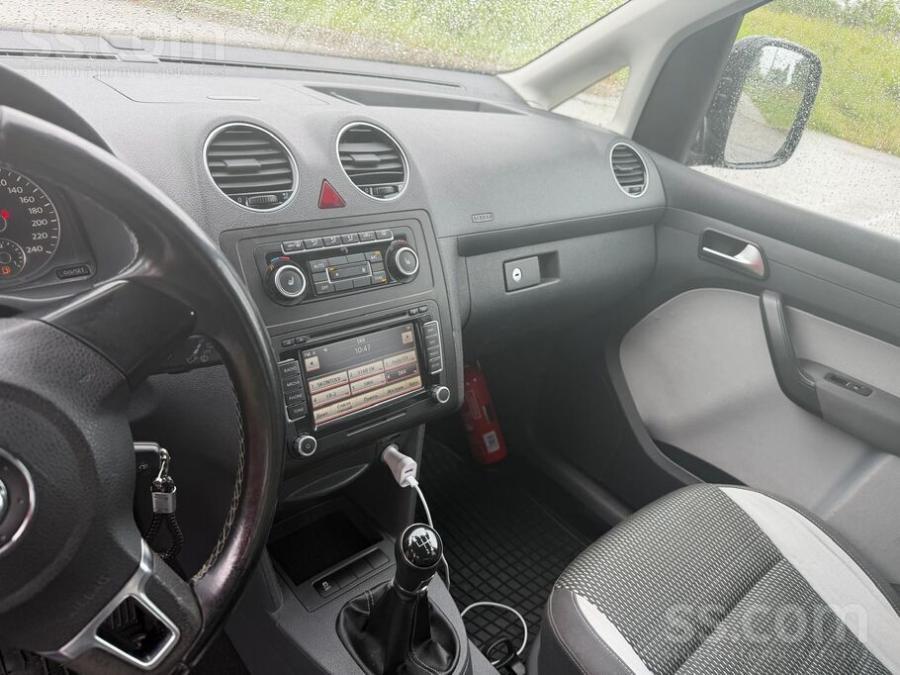 Black Volkswagen Caddy 2013 in Rezekne, with an engine capacity of 1.60 L and mileage of 320 thousand km for 8500 €, photo 9 on AUTOMOTO.COM.LV