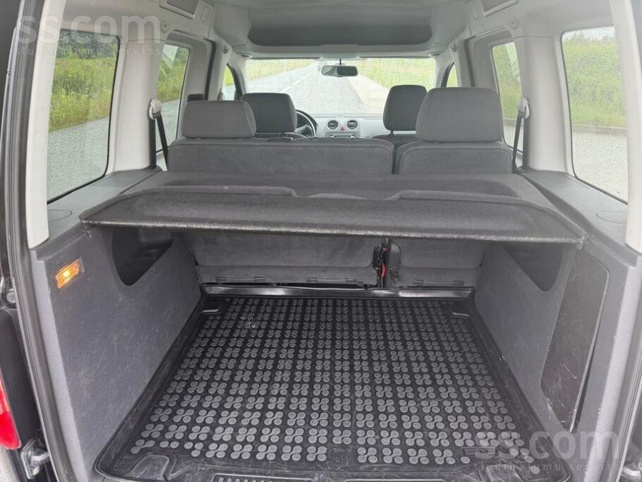 Black Volkswagen Caddy 2013 in Rezekne, with an engine capacity of 1.60 L and mileage of 320 thousand km for 8500 €, photo 11 on AUTOMOTO.COM.LV