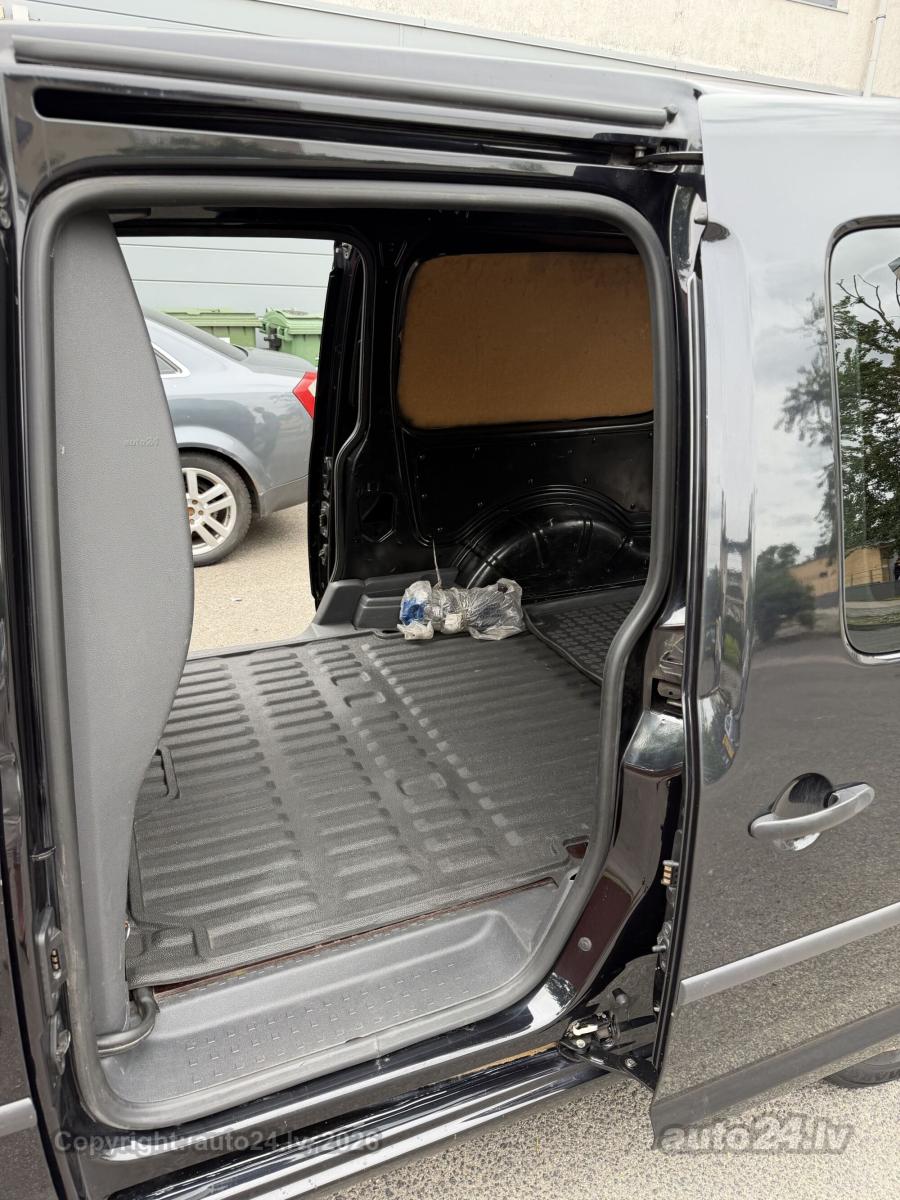 Black Volkswagen Caddy 2014 in Riga, with an engine capacity of 1.60 L and mileage of 465 thousand km for 4000 €, photo 13 on AUTOMOTO.COM.LV