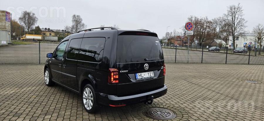 Black Volkswagen Caddy 2016 in Jelgava, with an engine capacity of 2.00 L and mileage of 281 thousand km for 15500 €, photo 4 on AUTOMOTO.COM.LV